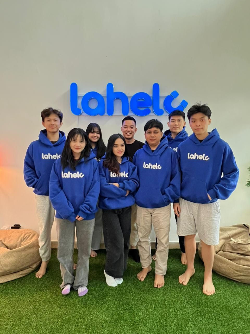 Lahelu | Largest Meme Community